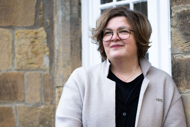 Salziges Fischgebäck statt Rosenblättern auf der Urne